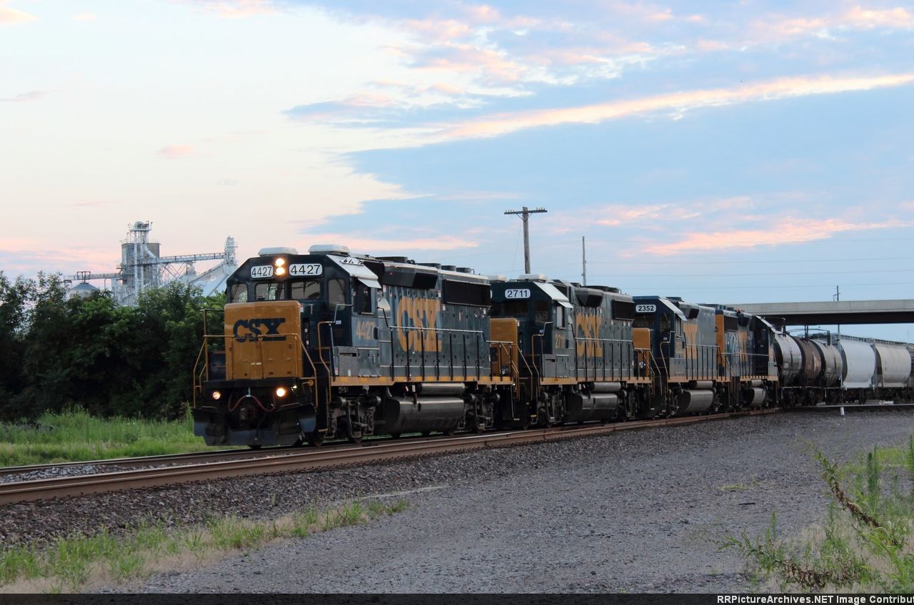 CSX 4427 2711 2352 6952